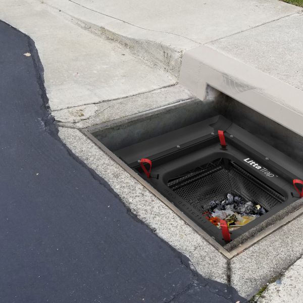 Hand maintainable, low-cost catchpit insert Stormwater360